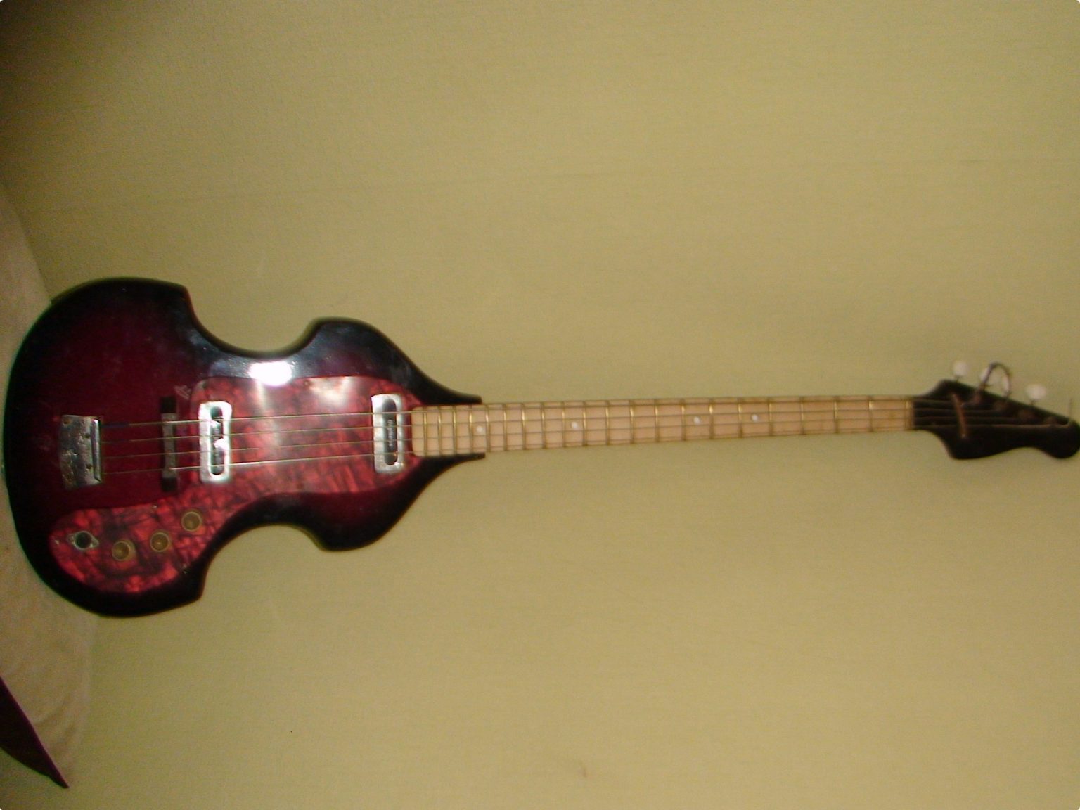 A brief history of Soviet guitars - Mixdown Magazine