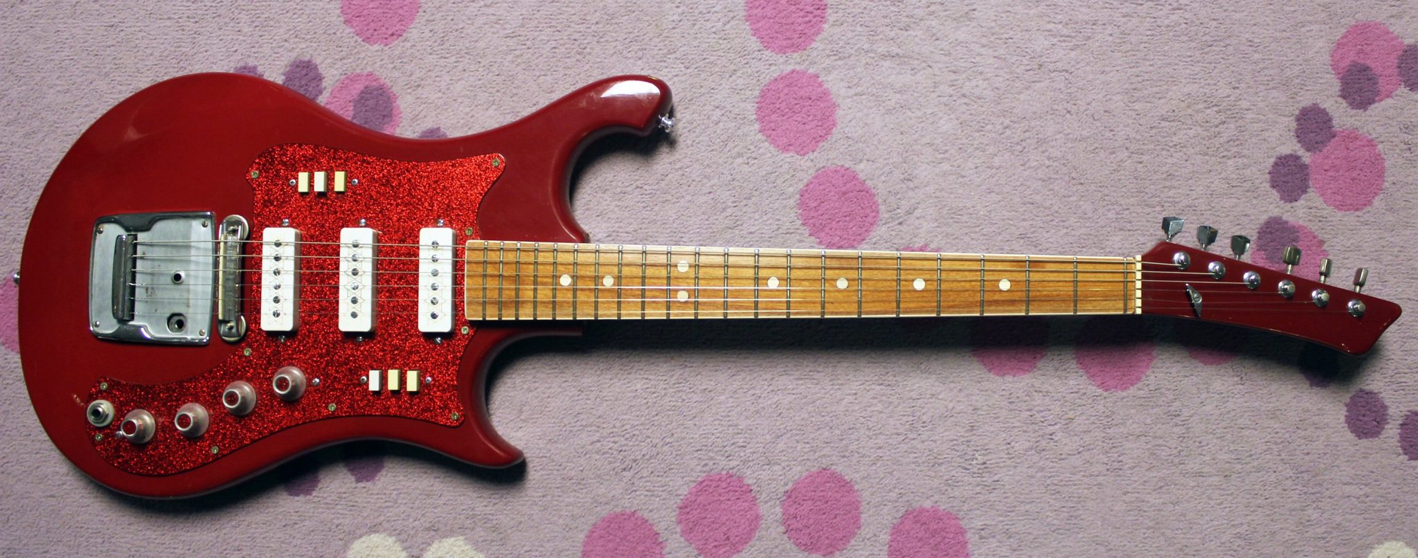 A brief history of Soviet guitars - Mixdown Magazine