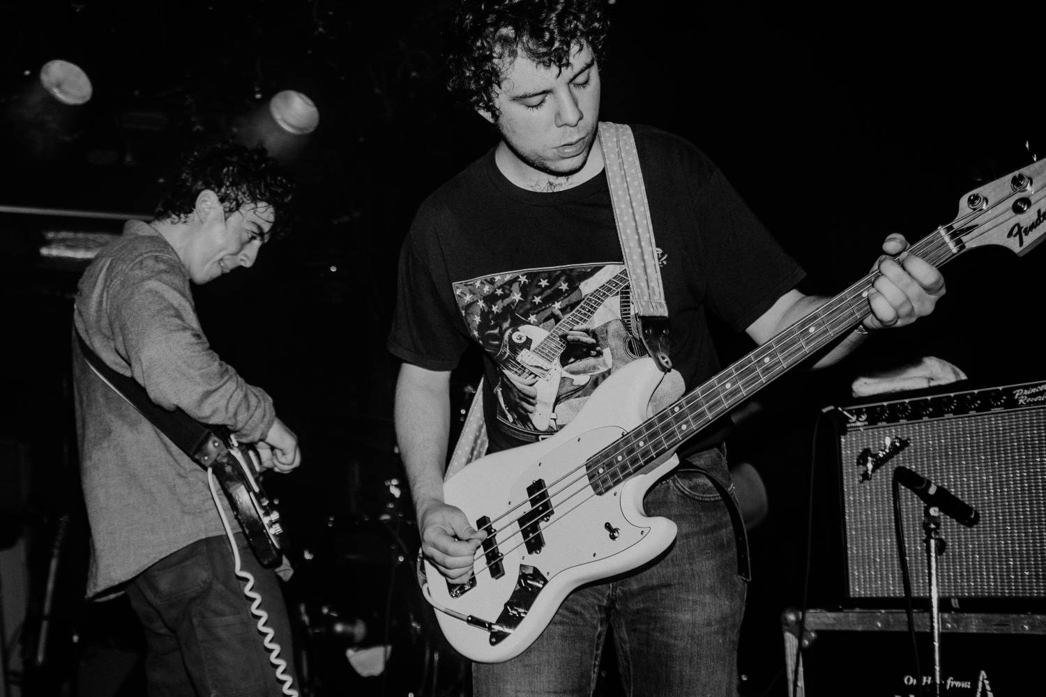 Eight iconic artists who play a Fender Mustang Bass - Mixdown Magazine