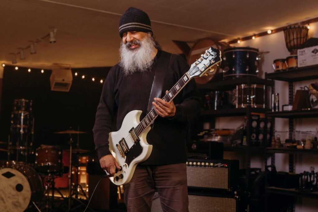Guild Guitars announce Kim Thayil signature S-100 Polara guitars