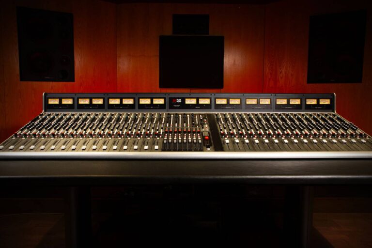 Harrison announce 32Classic console