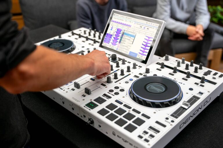 Denon DJ release the PRIME 4 PLUS in WHITE